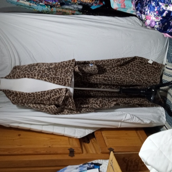 snuggie | Intimates & Sleepwear | Warm Fuzzy Snuggle One Size Fits All ...